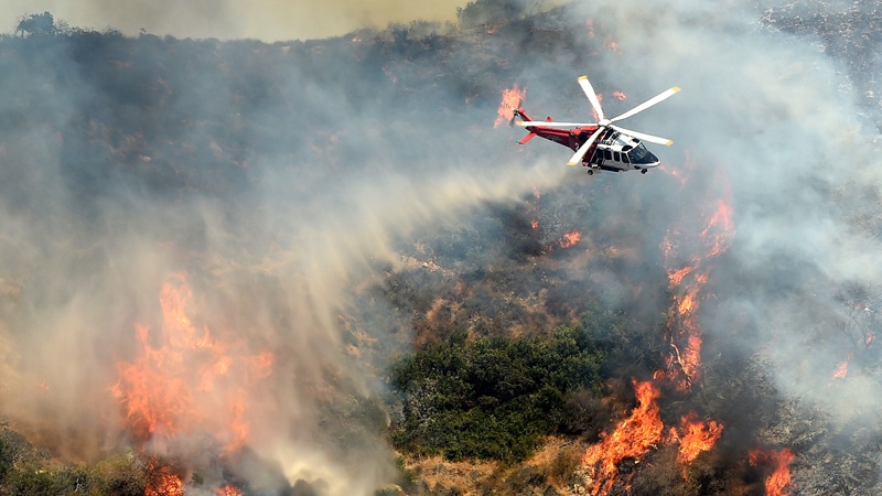 Emergency warning issued as out-of-control bushfire rages across Sydney